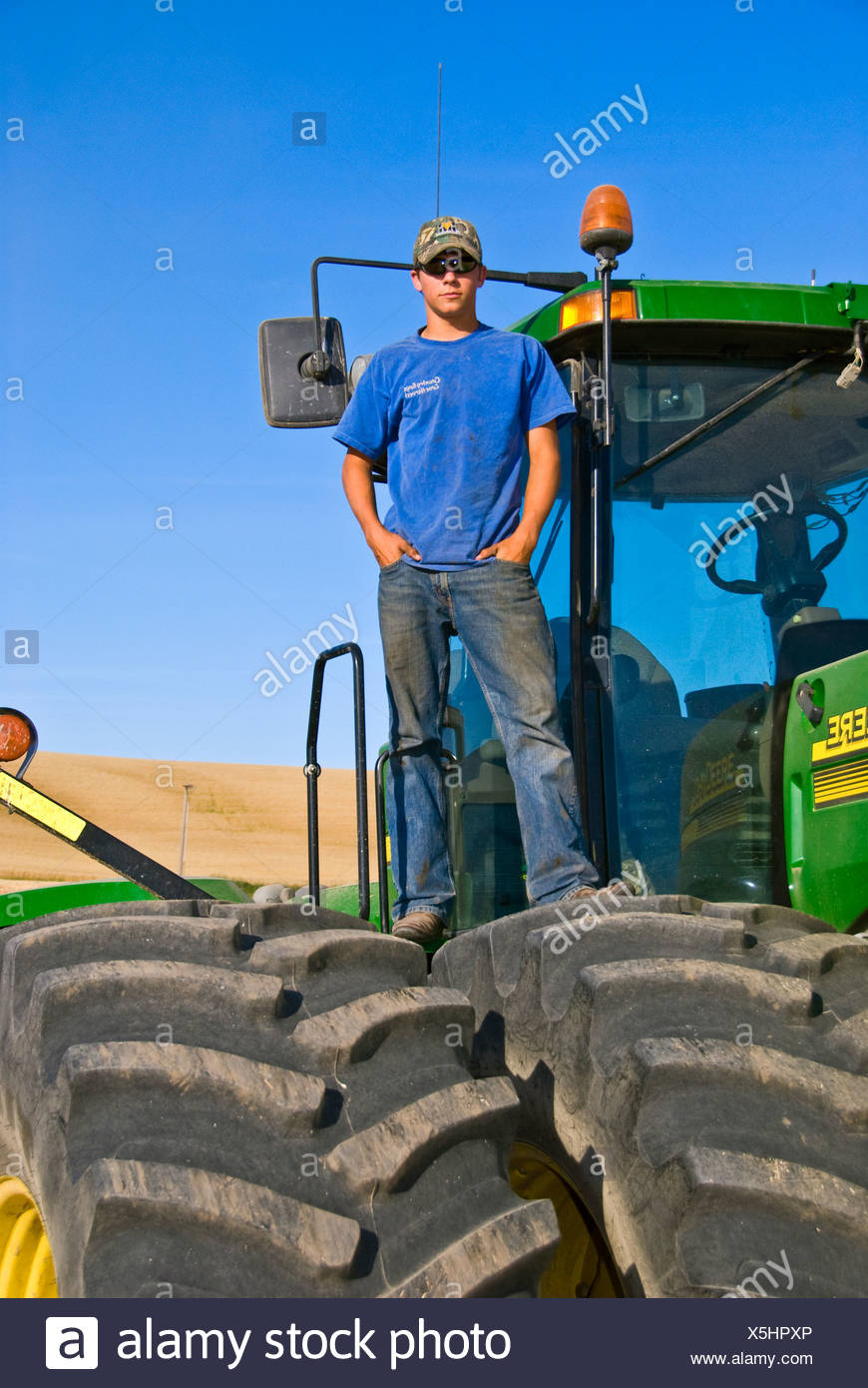 Traktor Ernte Landwirtschaft Stockfotos und -bilder Kaufen - Alamy