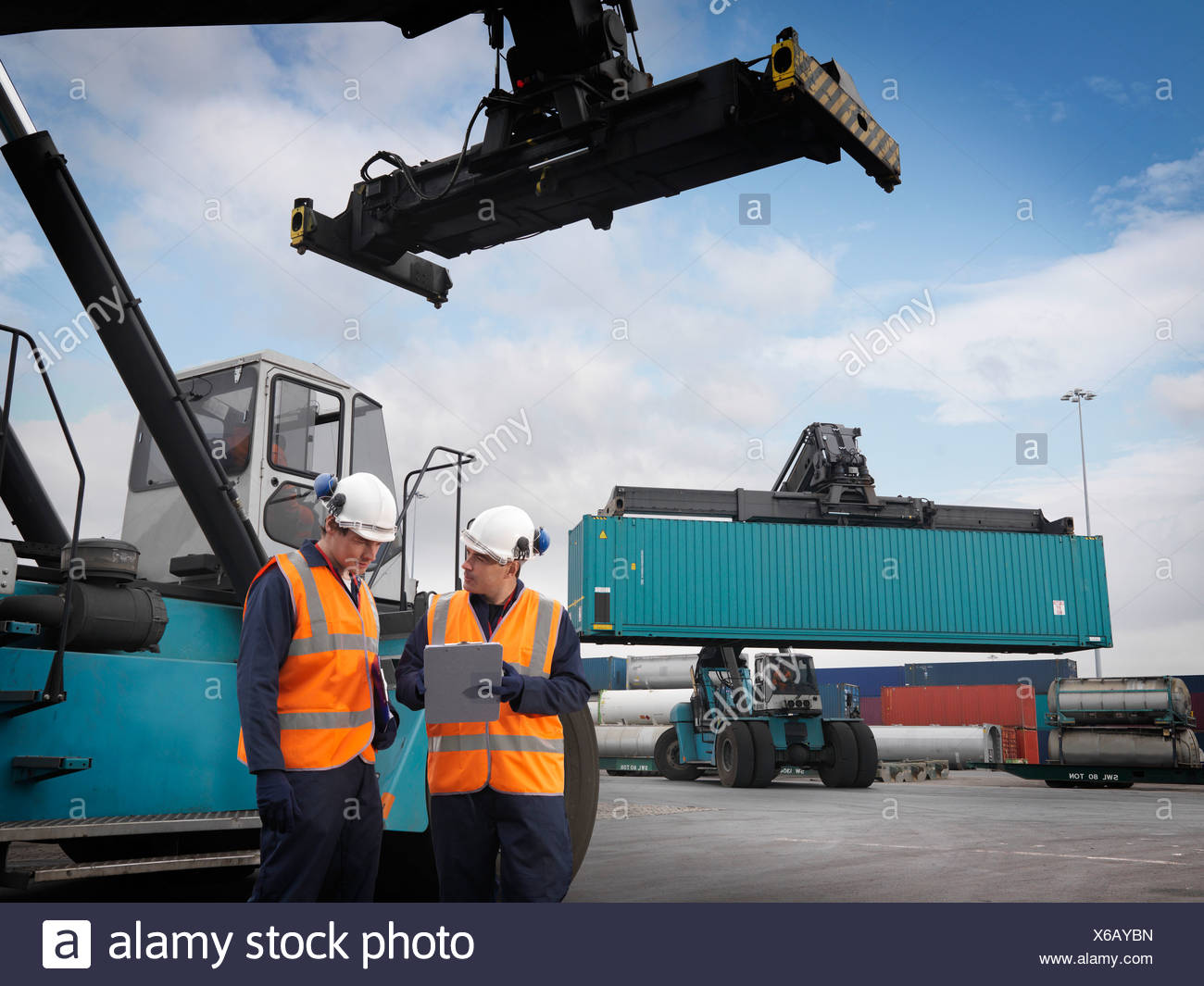 Container Entladung Stockfotos und -bilder Kaufen - Alamy