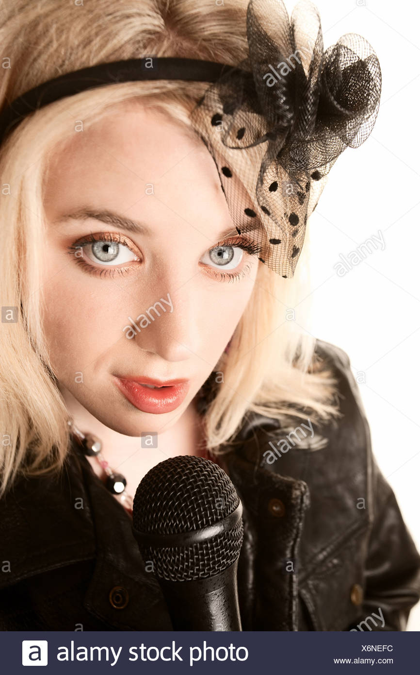 Blonde Sängerin Stockfotos & Blonde Sängerin Bilder - Alamy