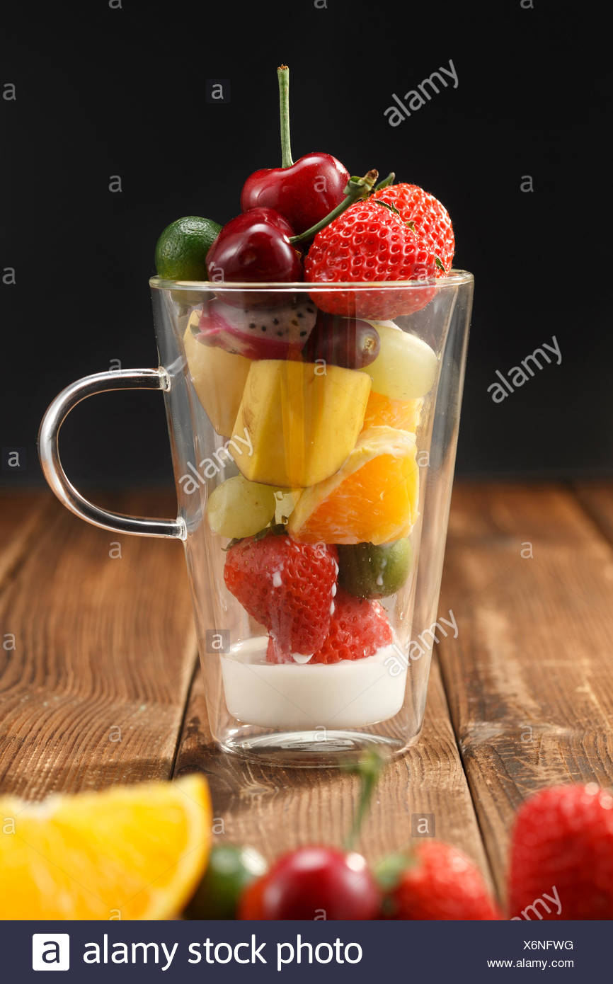 Obstbecher Salat Stockfotos und -bilder Kaufen - Alamy