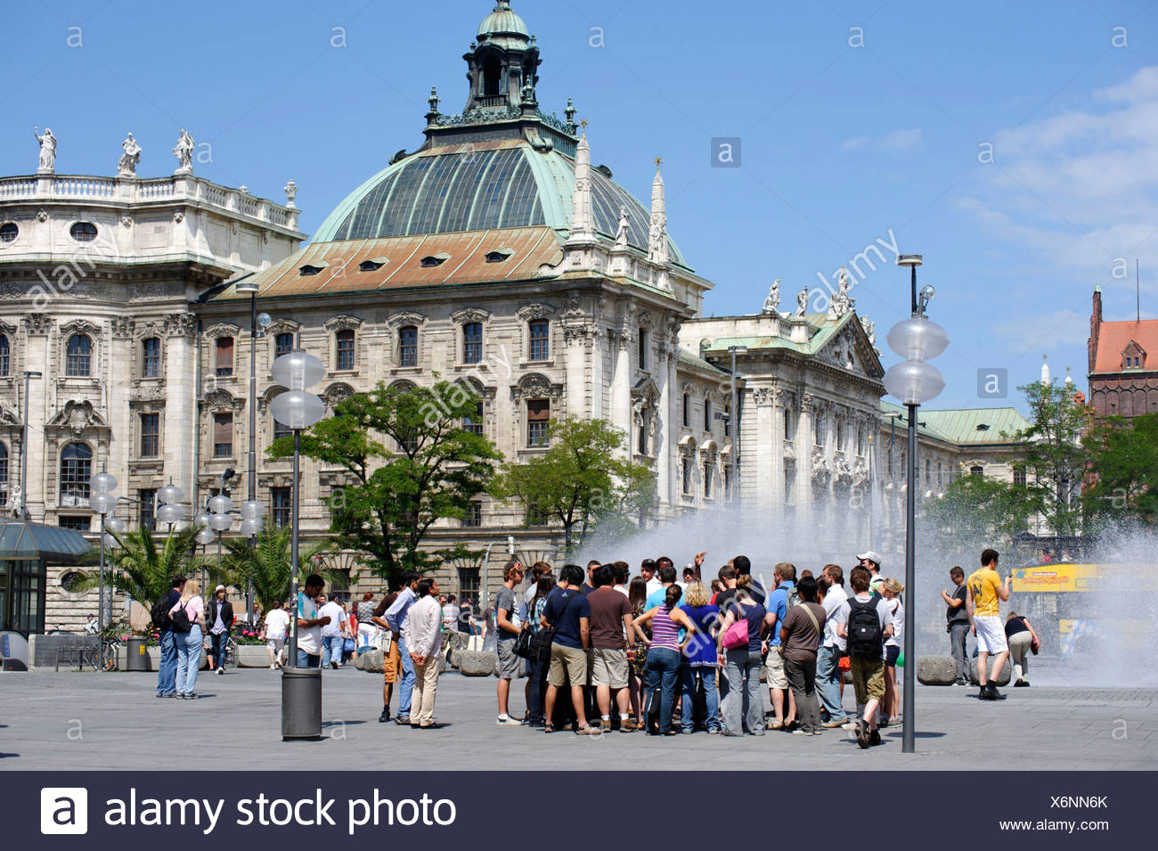 Deutschland Muenchen Karlsplatz Stachus Stockfotos und -bilder Kaufen ...