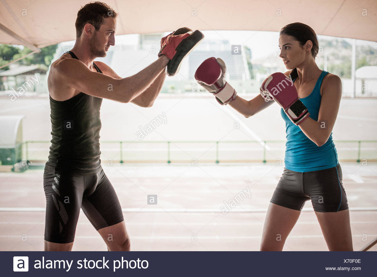 Boxen Action Stanzen Stockfotos und -bilder Kaufen - Alamy