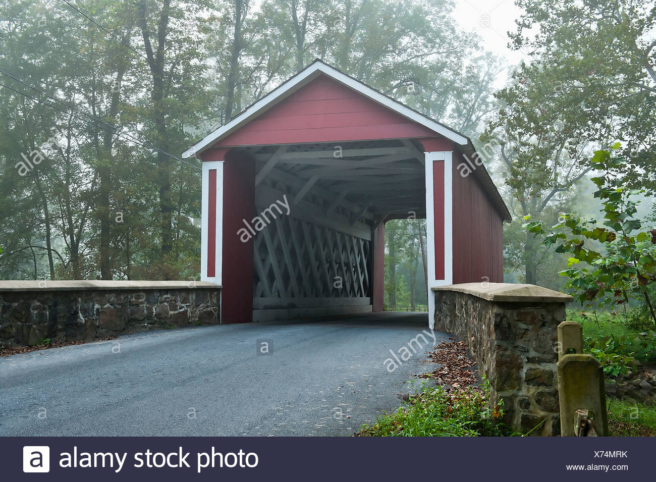 Mill Bridge Covered Bridge Stockfotos & Mill Bridge Covered Bridge ...