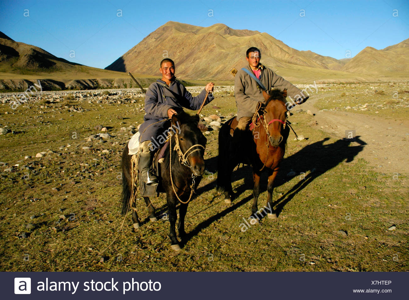 Mongolischer Mann Trägt Stockfotos und -bilder Kaufen - Alamy