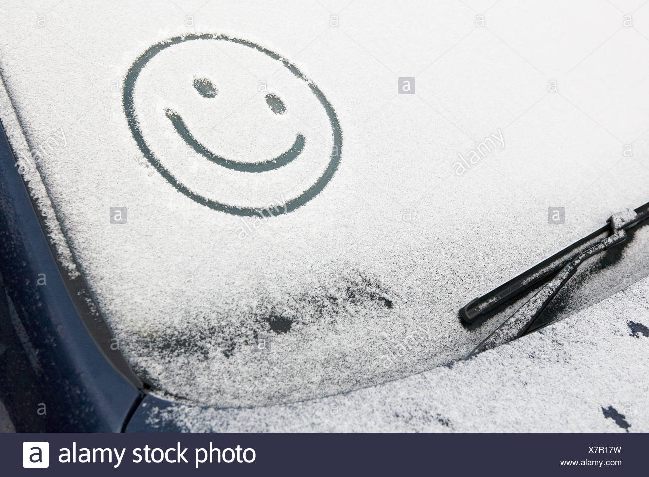 Smiley Gesicht Im Schnee Auf Dem Auto Stockfotos und -bilder Kaufen - Alamy