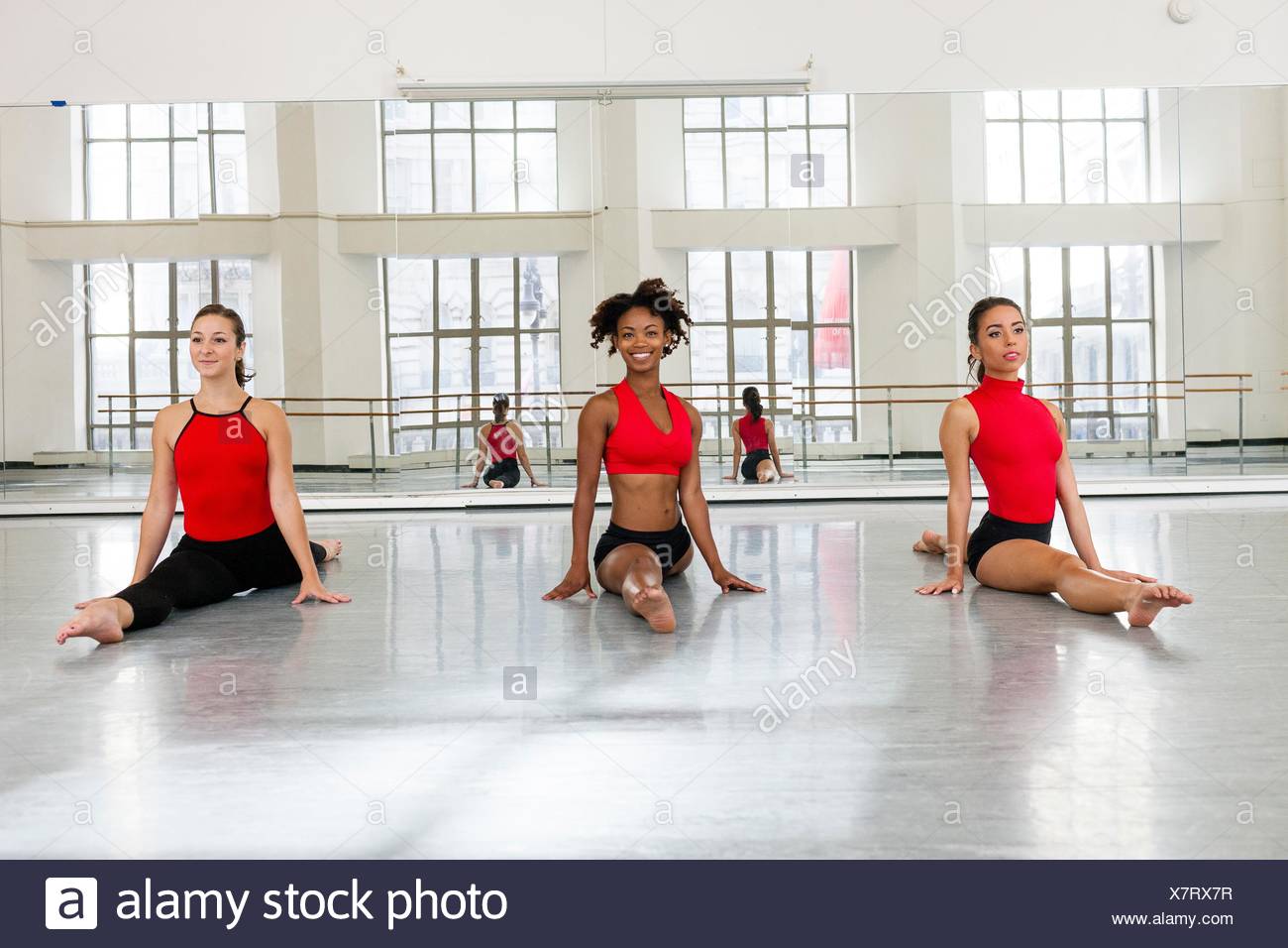 In Den Spagat Stockfotos und -bilder Kaufen - Alamy