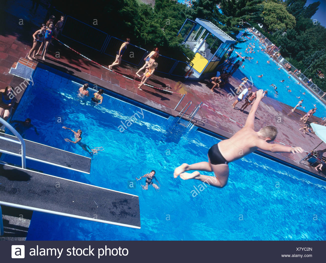 Child Diving Board Stockfotos und -bilder Kaufen - Seite 2 - Alamy