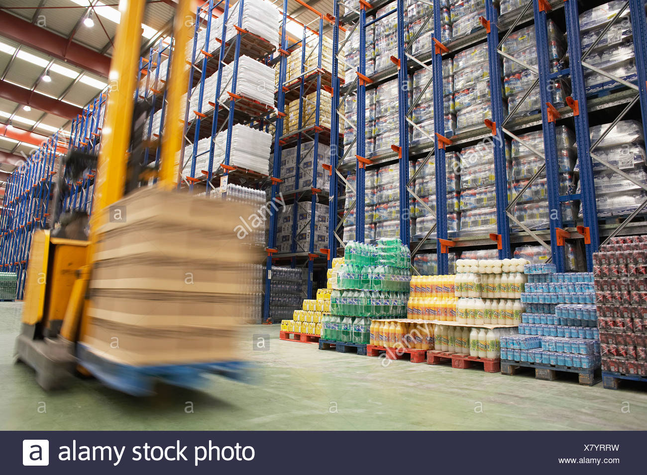 Gabelstapler Im Lager Stockfotos und -bilder Kaufen - Alamy