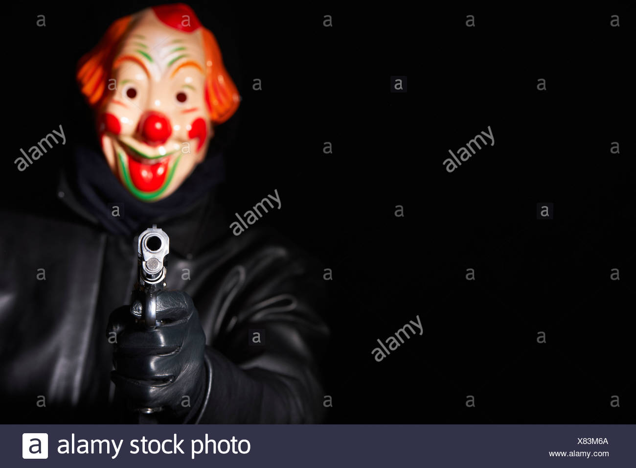 Waffe Zeigt Auf Seinen Kopf Stockfotos und -bilder Kaufen - Alamy