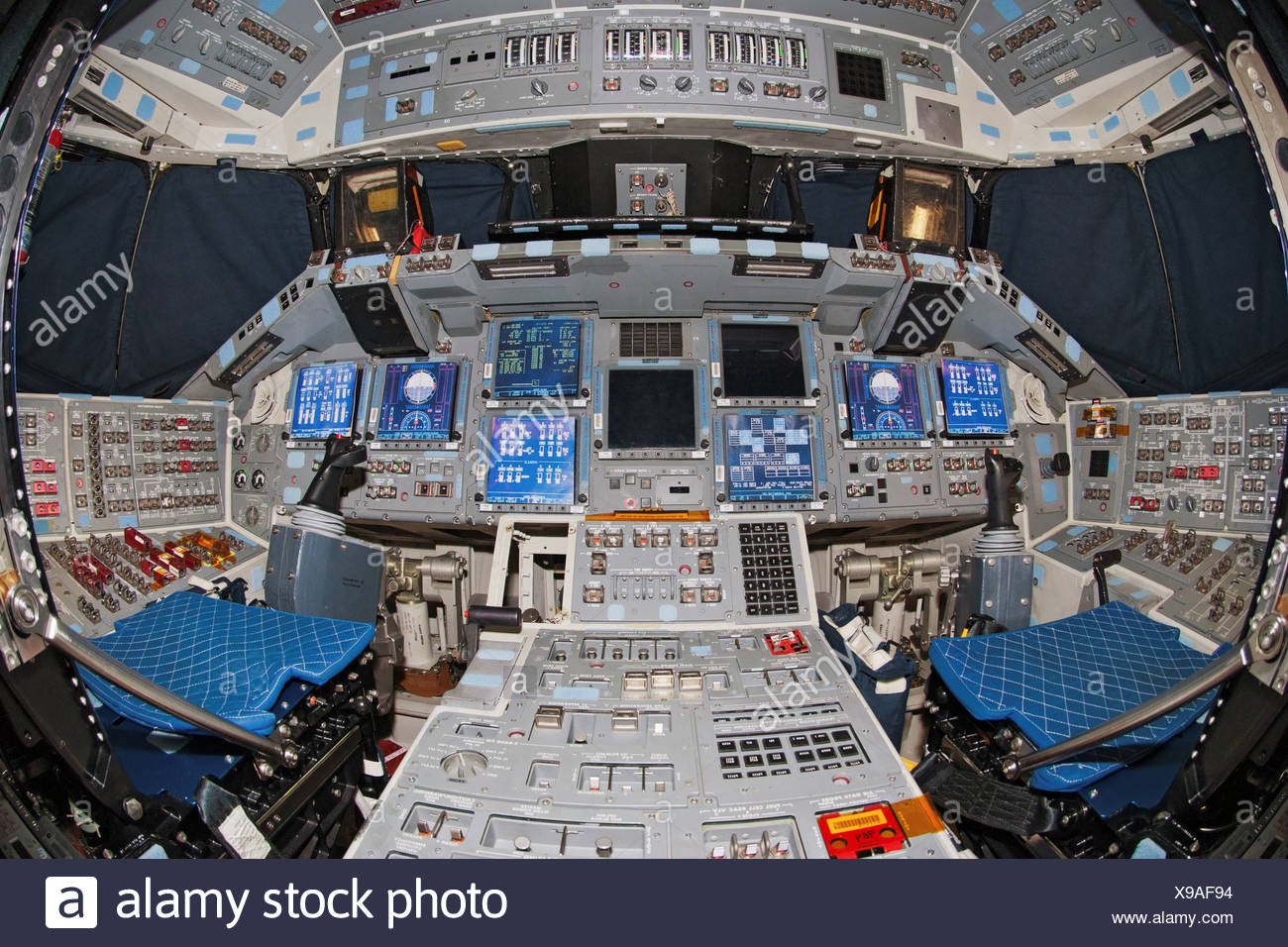Space Shuttle Discovery Cockpit Stockfotos und -bilder Kaufen - Alamy