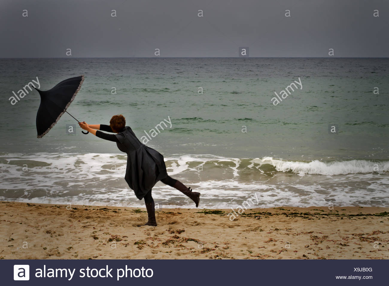 Regenschirm Im Wind Stockfotos und -bilder Kaufen - Alamy