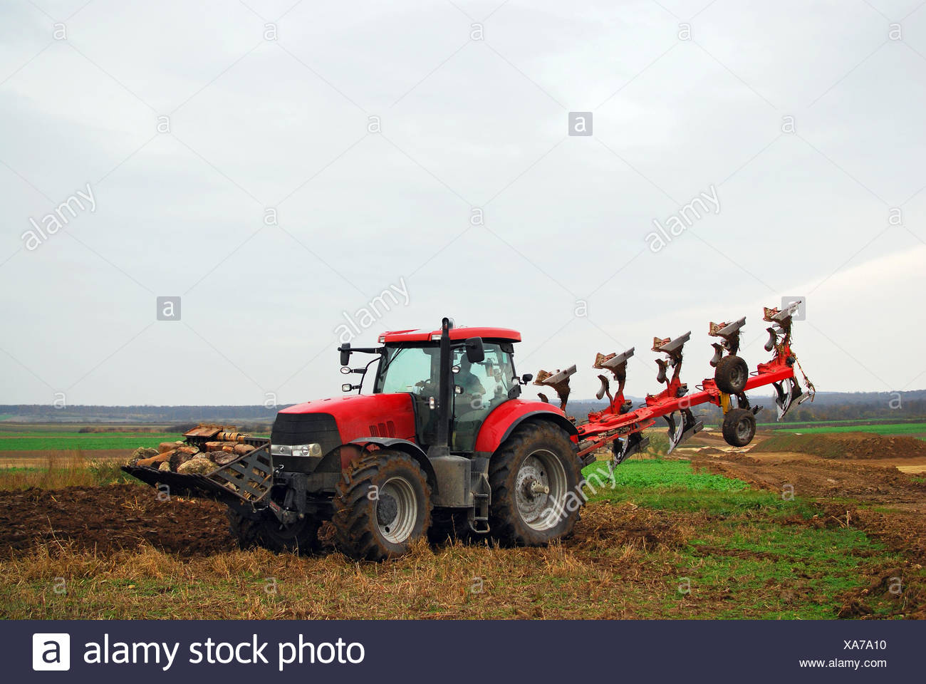 Traktor und Pflug Stockfotos und -bilder Kaufen - Alamy