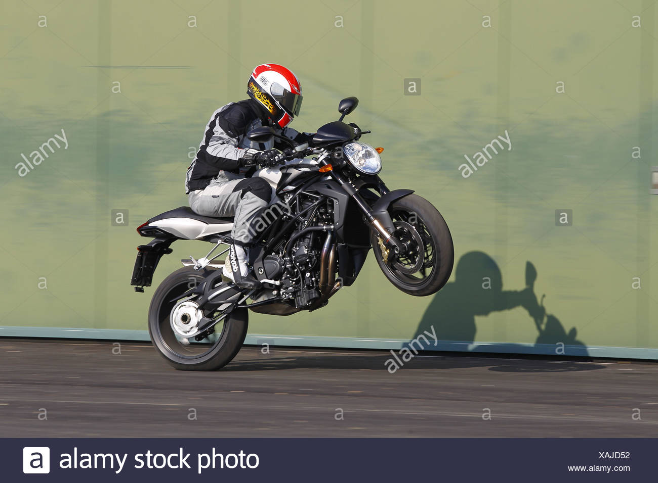 Wheelie Motorcycle Stockfotos und -bilder Kaufen - Alamy