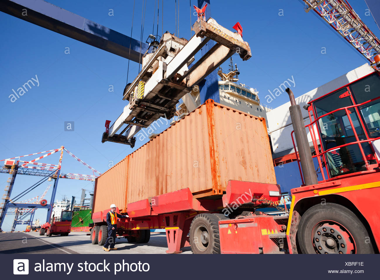Container Entladung Stockfotos & Container Entladung Bilder - Alamy