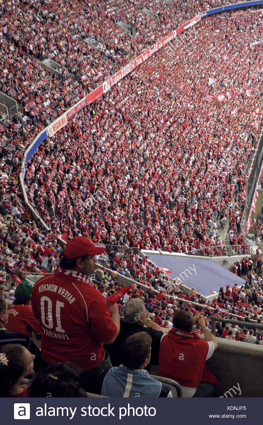 Fc Bayern Munich Fan Stockfotos & Fc Bayern Munich Fan Bilder - Alamy