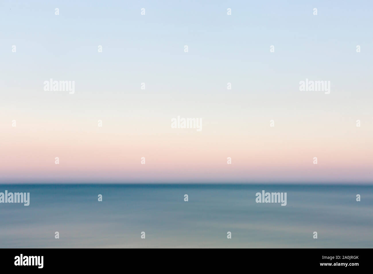 Mar en calma al atardecer fotografías e imágenes de alta resolución - Alamy