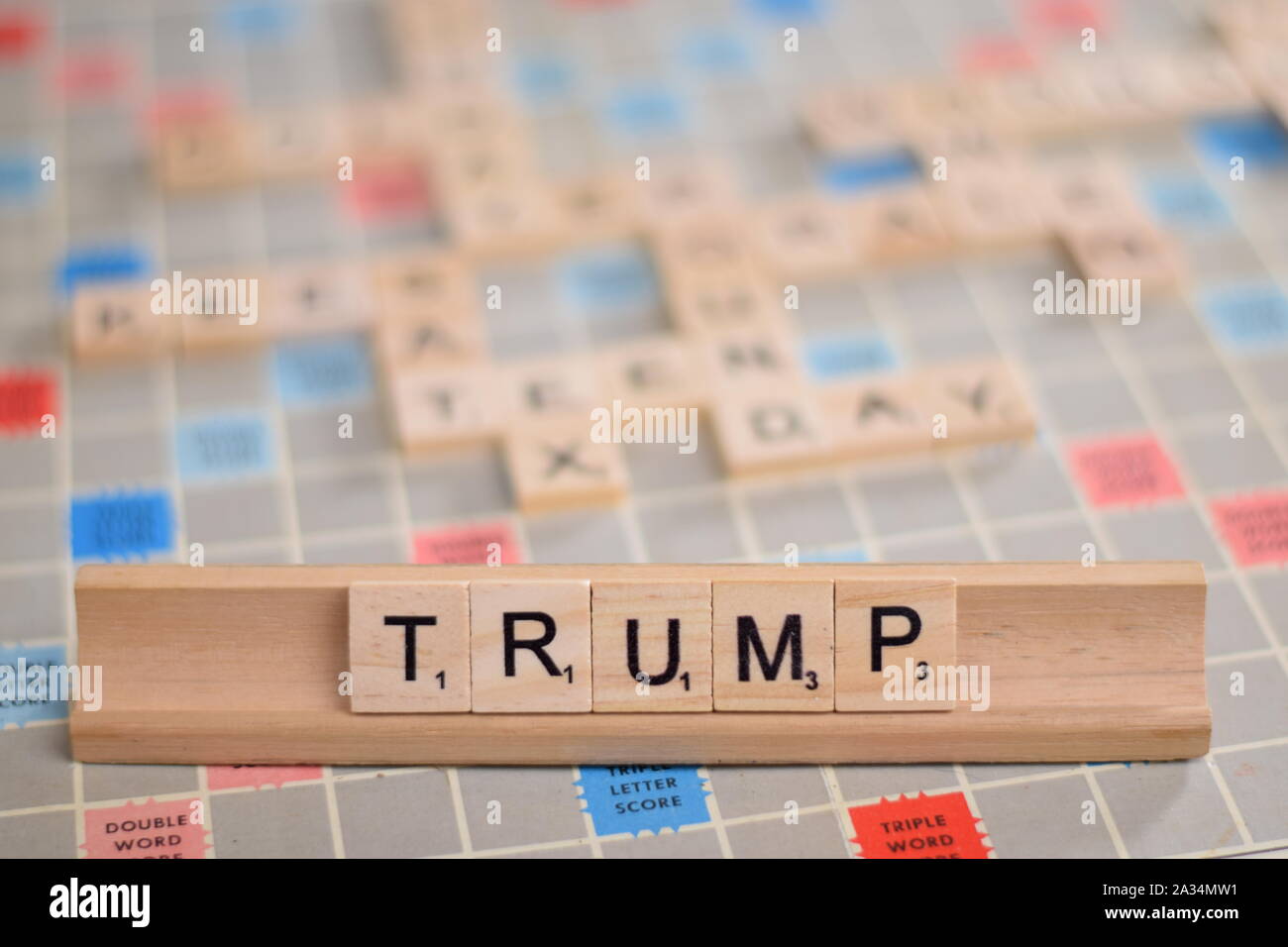 Letras que deletrean la palabra triunfo fotografías e imágenes de alta ...