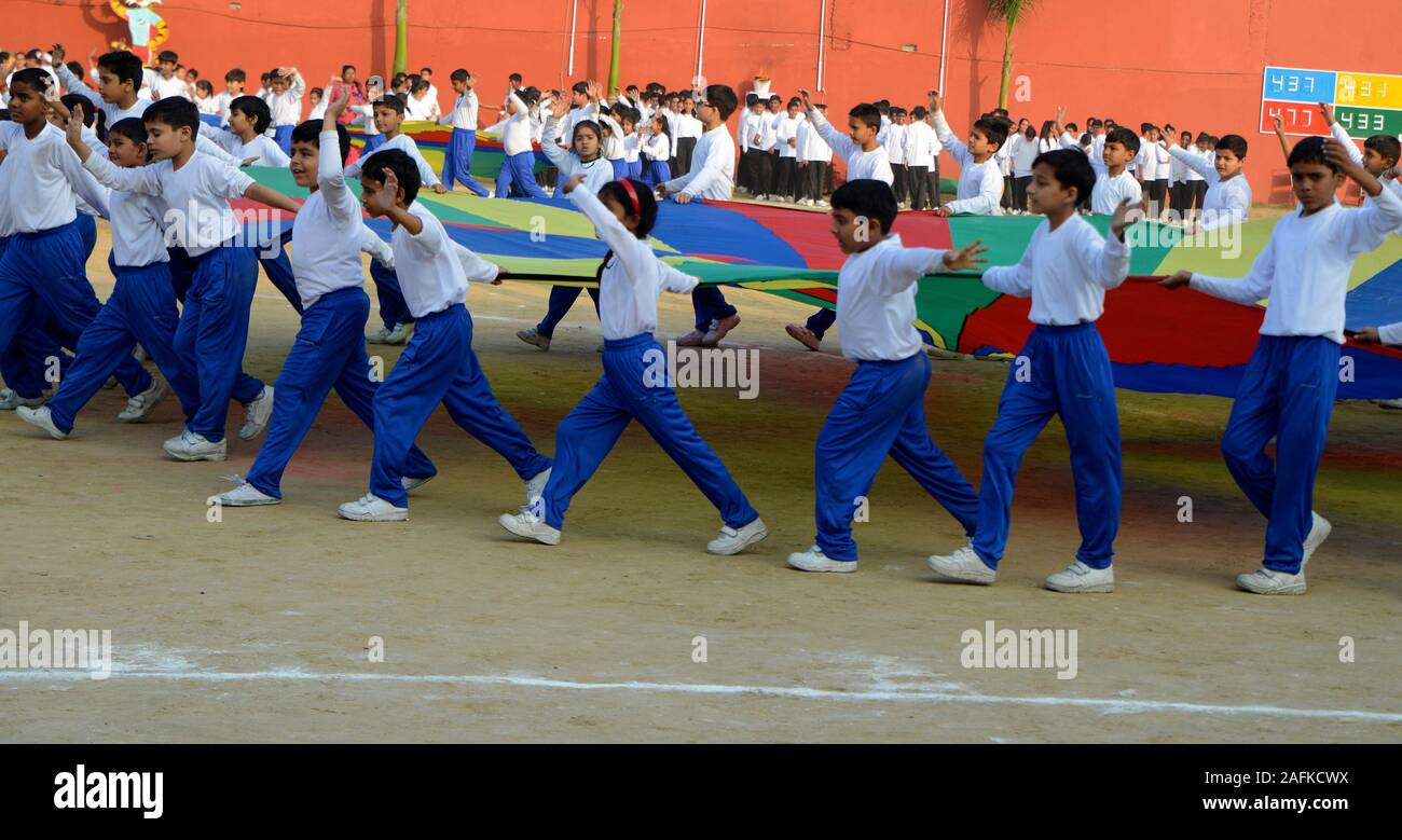Niños Bailando Fotos E Imágenes De Stock Página 5 Alamy