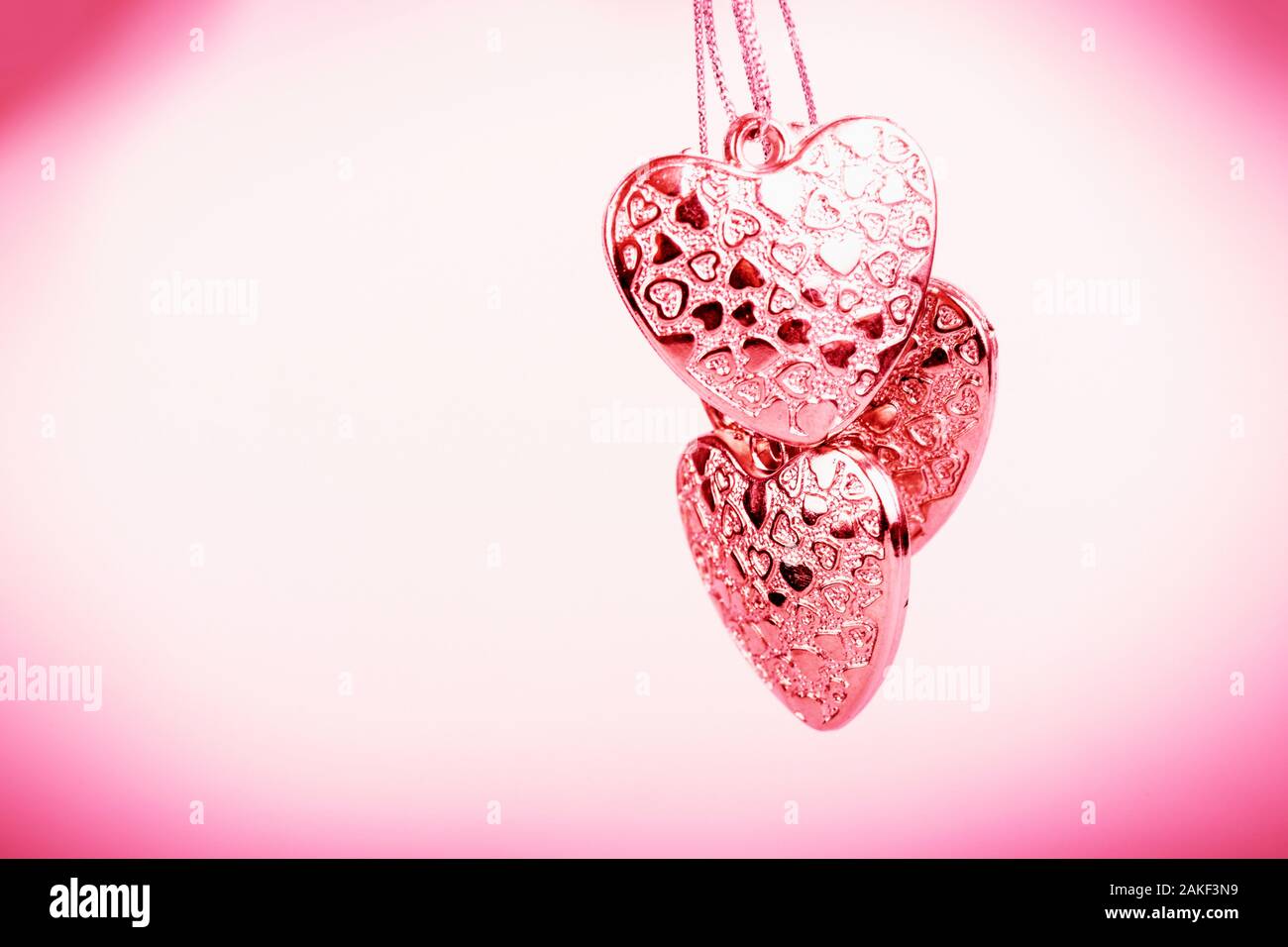 Corazón De La Cadena Tres Corazones De Color Rosa Día De San Valentín