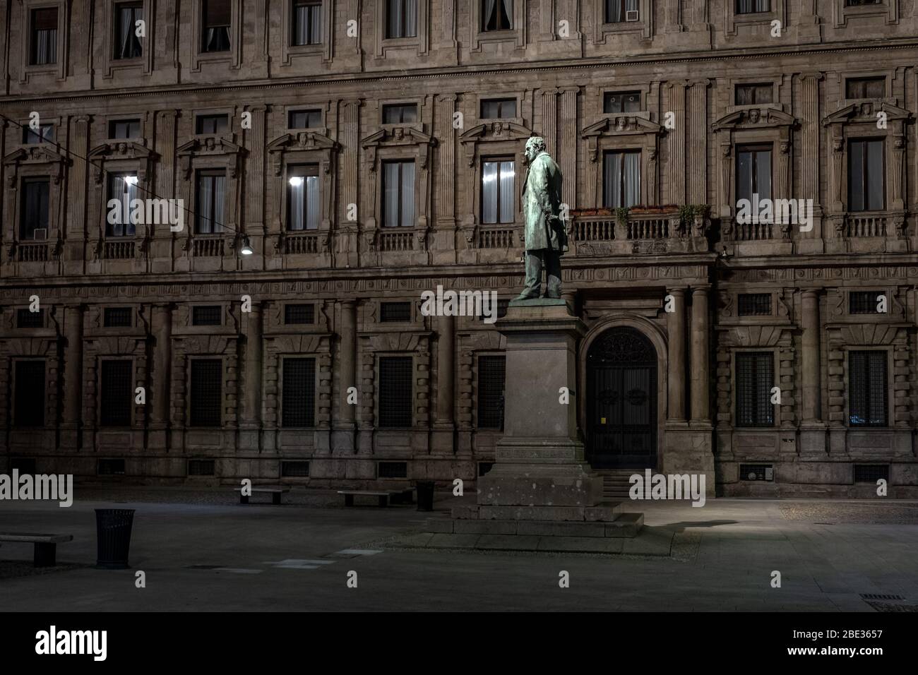 Monumento Alessandro Manzoni Fotografías E Imágenes De Alta Resolución