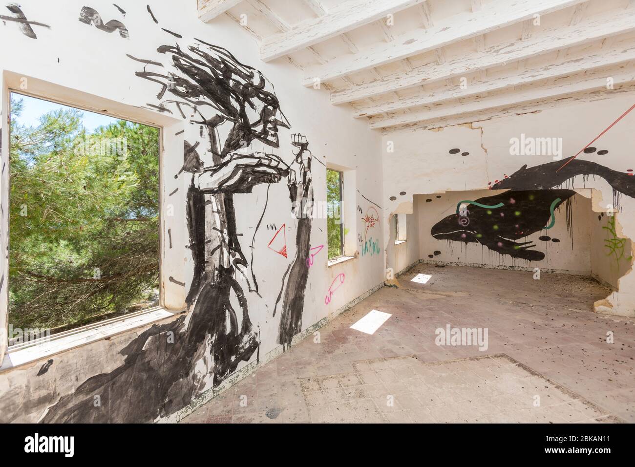 Graffiti Dentro De Edificio Abandonado Fotografías E Imágenes De Alta