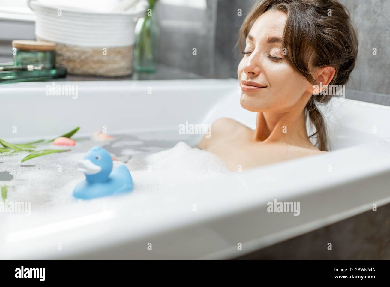 Niña Tomando Baño En Bañera Bañera Fotografías E Imágenes De Alta Resolución Alamy