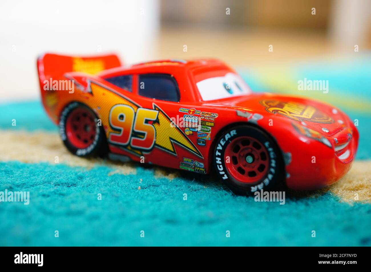 Coche De Juguete Rayo Mcqueen Fotografías E Imágenes De Alta Resolución ...