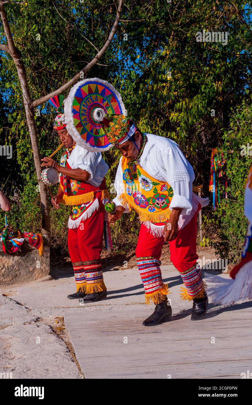 Baile De Nahuas Fotografías E Imágenes De Alta Resolución Alamy