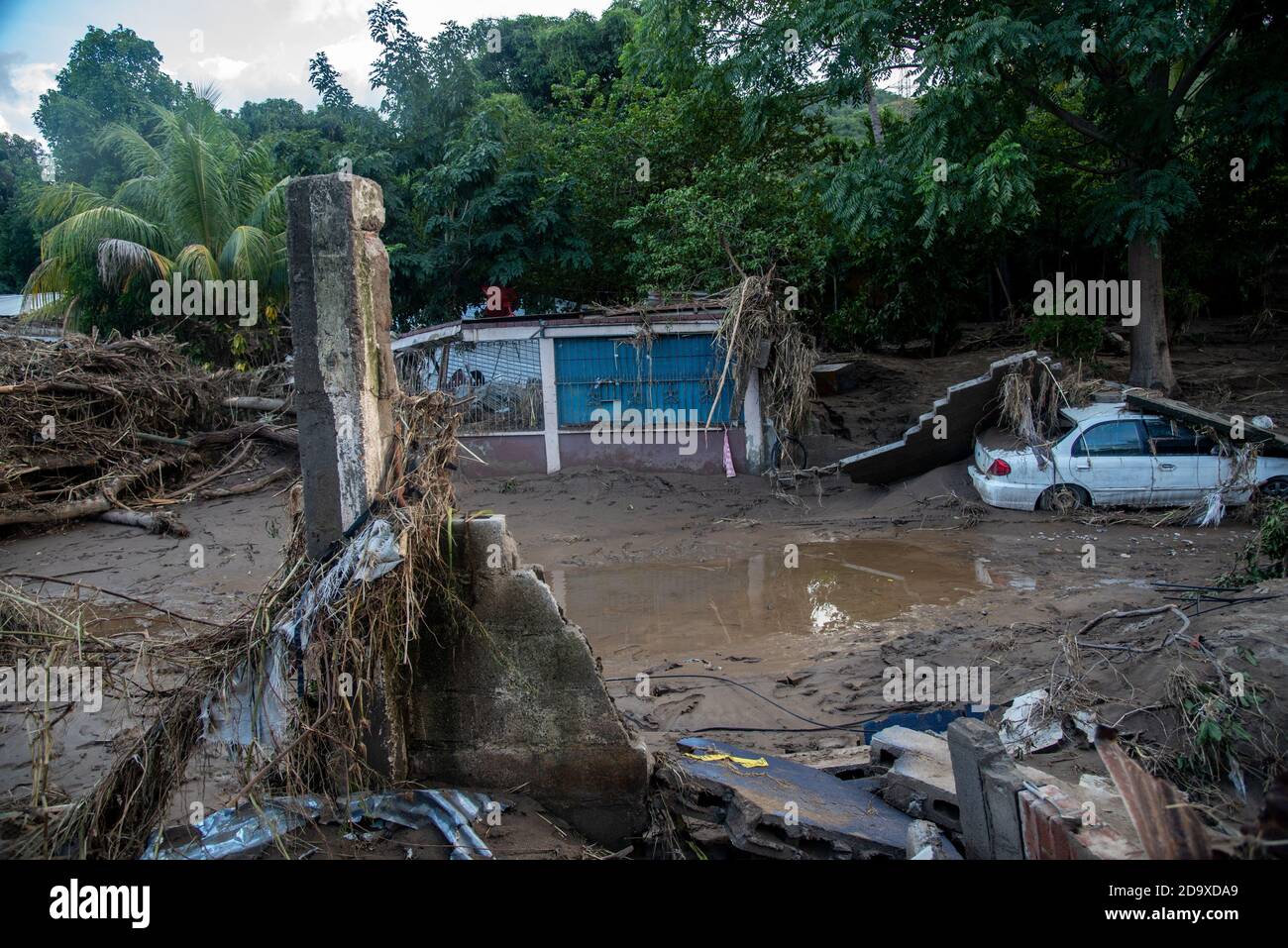 Una Comunidad Destruida A Orillas Del Río Chemelecon En San Pedro Sula