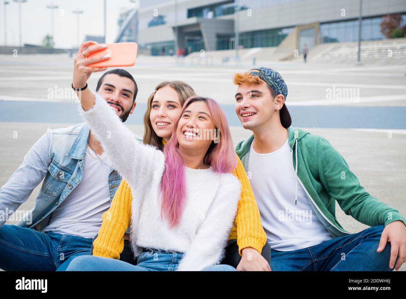 Grupo De Amigos Adolescentes Riendo