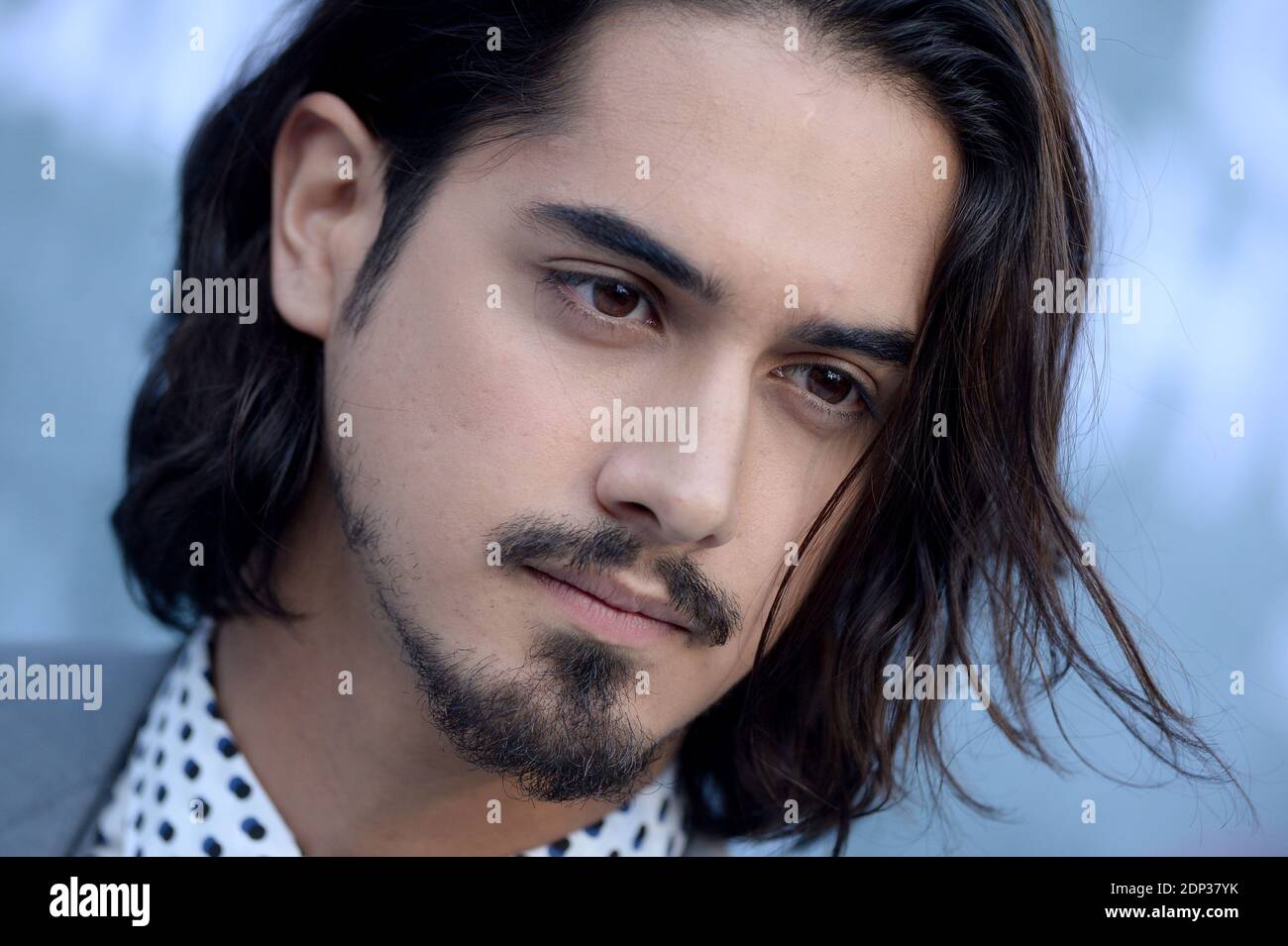 Hilo De Campaña De Avan Jogia