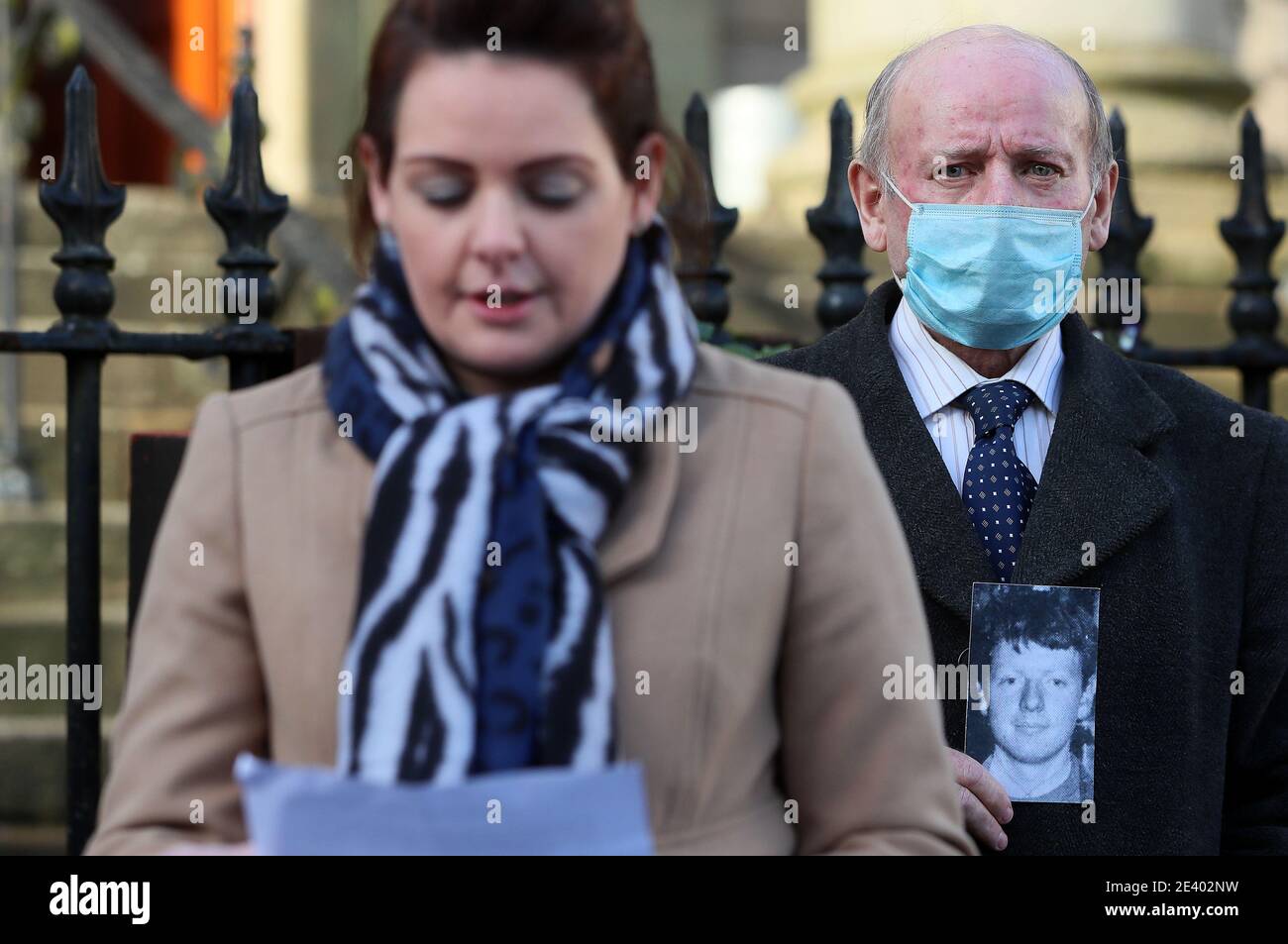 Michael Mcelhone Tiene Una Fotografía De Su Difunto Hermano Paddy