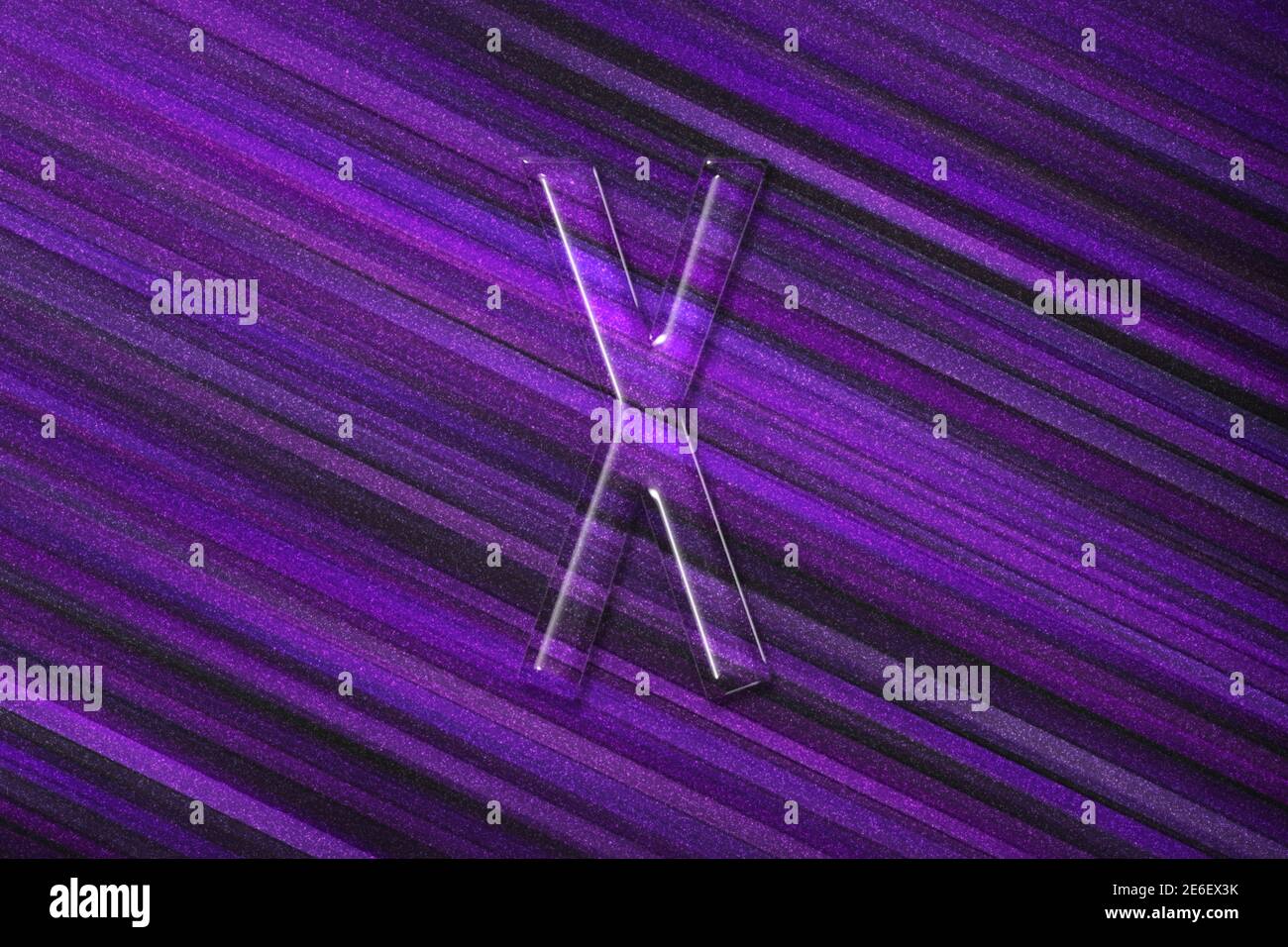 Signo Chi. Letra Chi, símbolo del alfabeto griego, fondo violeta ...