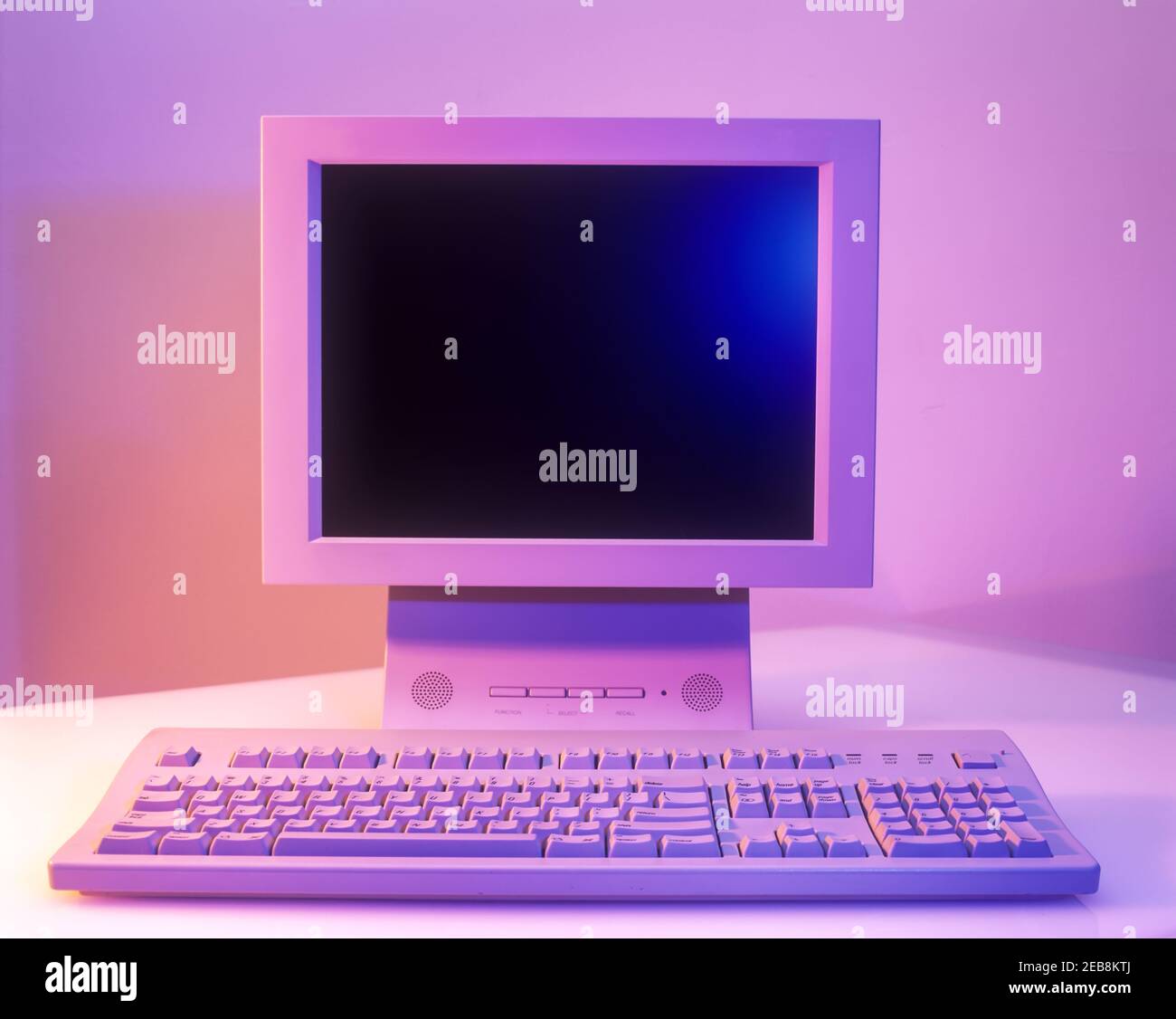 2000 HISTÓRICO PC PANTALLA PLANA MONITOR (©2000 SONY CORP) TECLADO ...