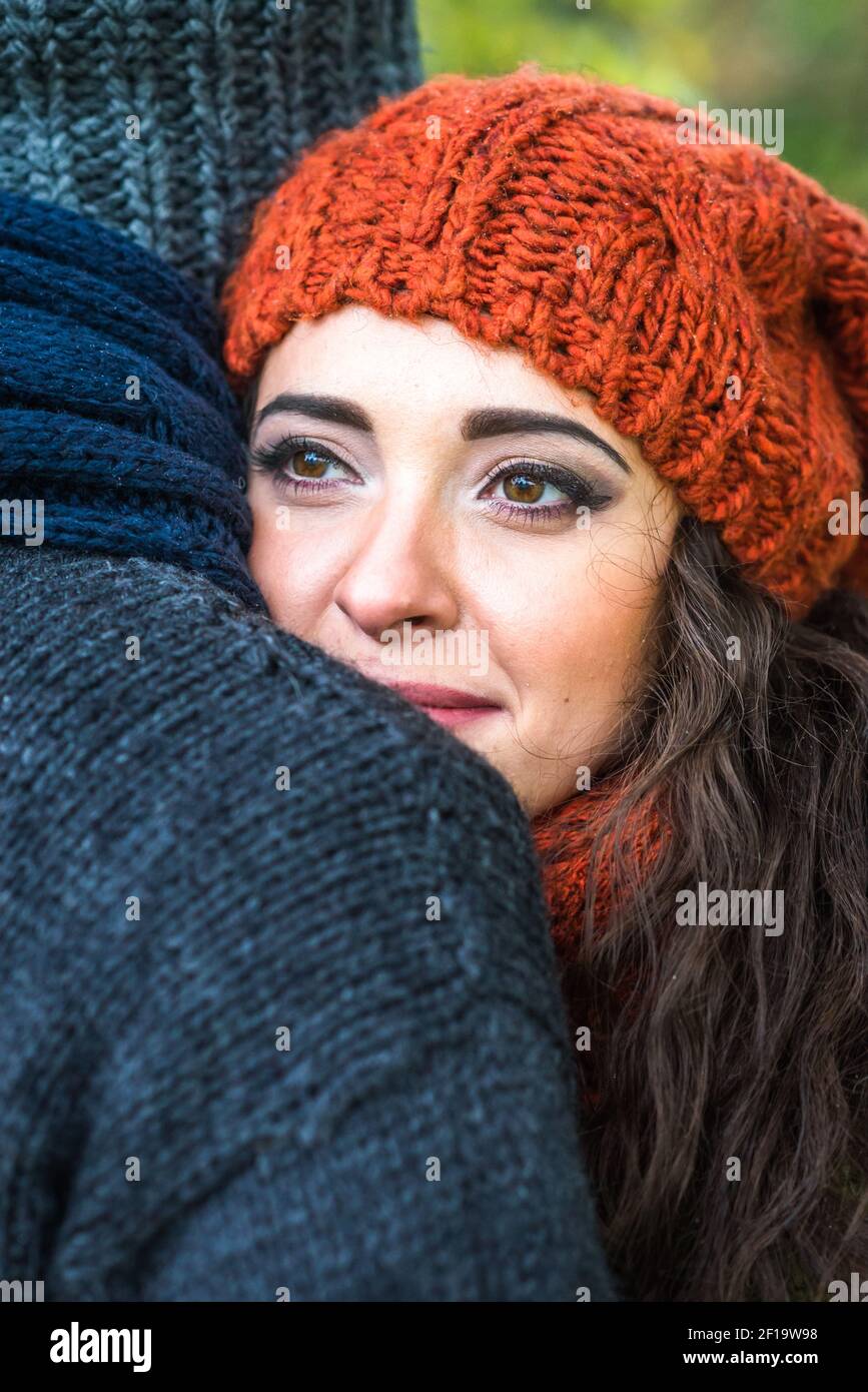 Parejas Guapas Atractivas Fotografías E Imágenes De Alta Resolución Alamy