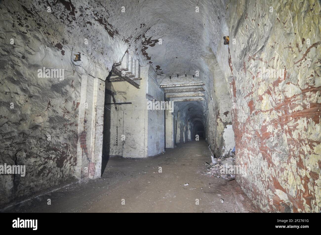 Drakelow Tunnels Una Antigua Fábrica Subterránea De Sombra De La