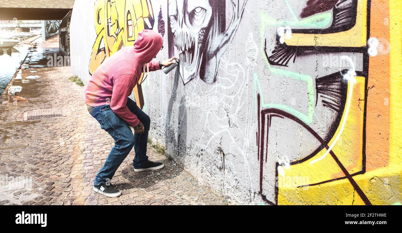 Dibujo De Arte Callejero Moderno Fotografías E Imágenes De Alta