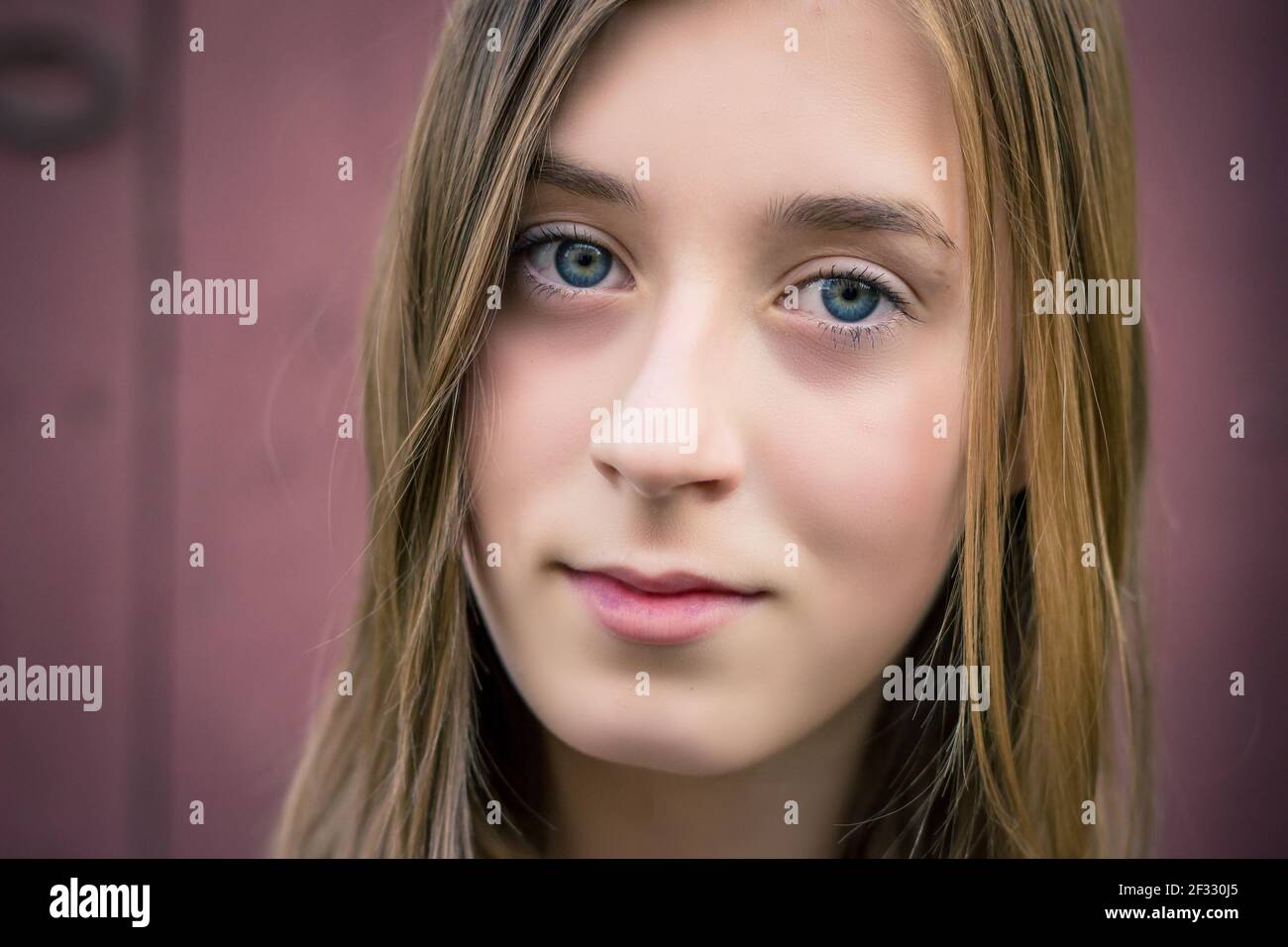 Modelo Rubia Con Ojos Azules Fotografías E Imágenes De Alta Resolución