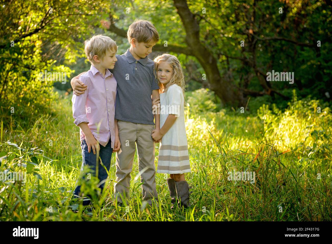 Niños Rubios Con Ojos Asules Fotografías E Imágenes De Alta Resolución