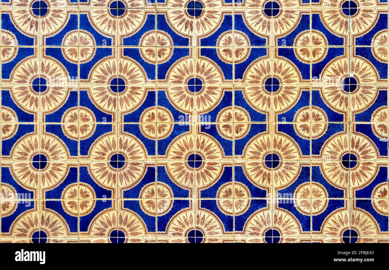 Azulejos de colores azulejos de colores fotografías e imágenes de alta ...