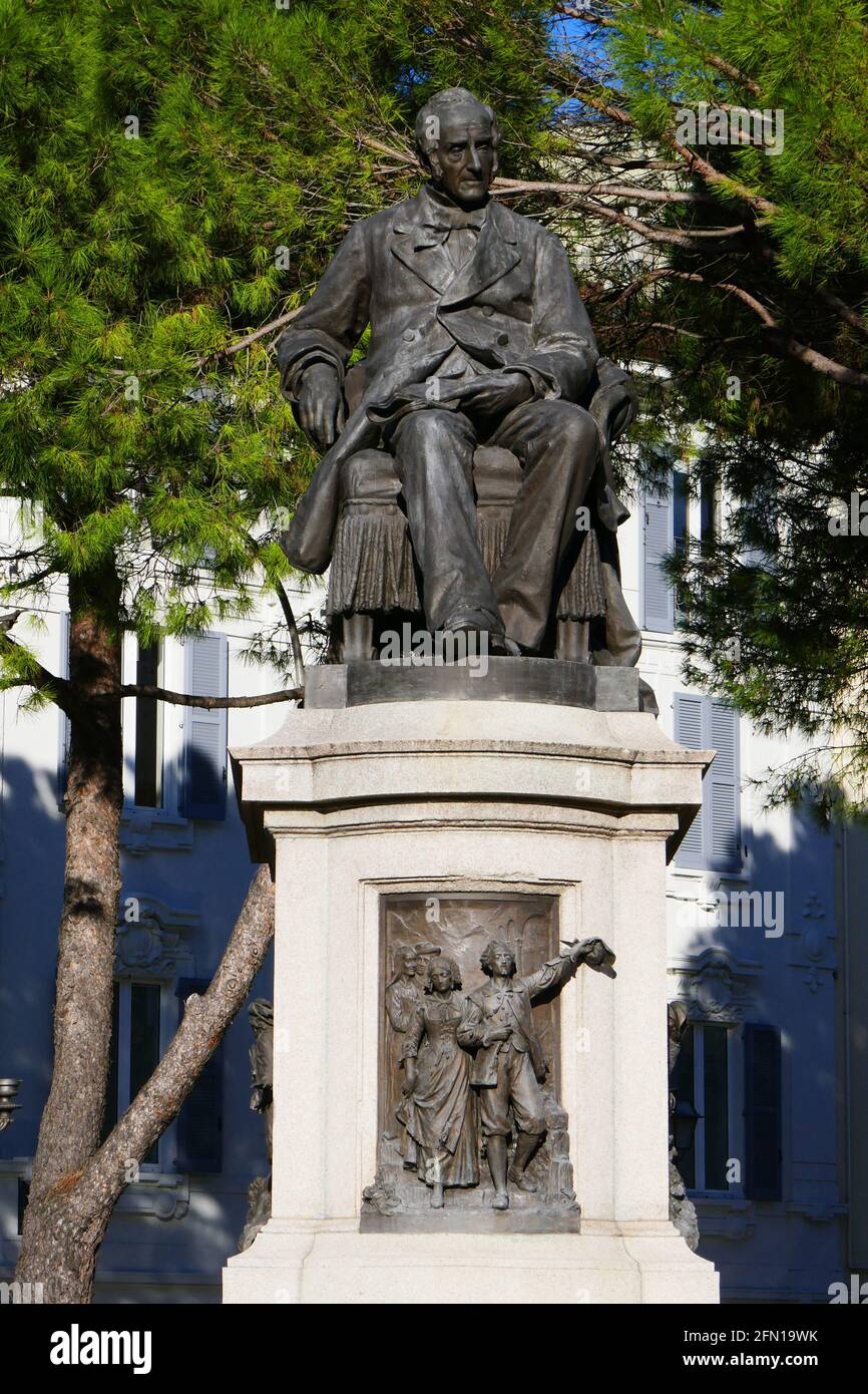 Monumento Alessandro Manzoni Fotografías E Imágenes De Alta Resolución