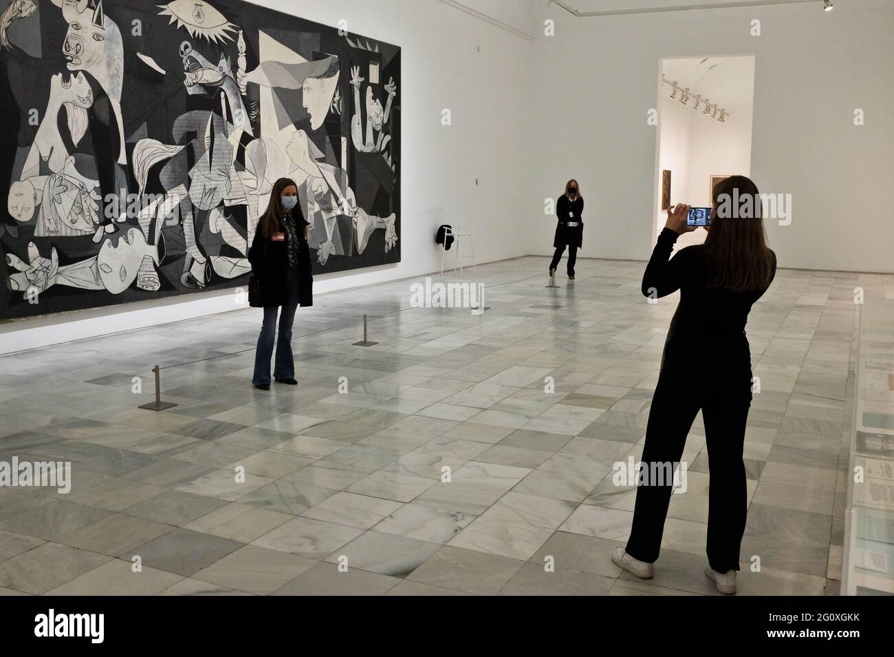 El Famoso Guernica De Pablo Picasso En El Museo Reina Sofía En