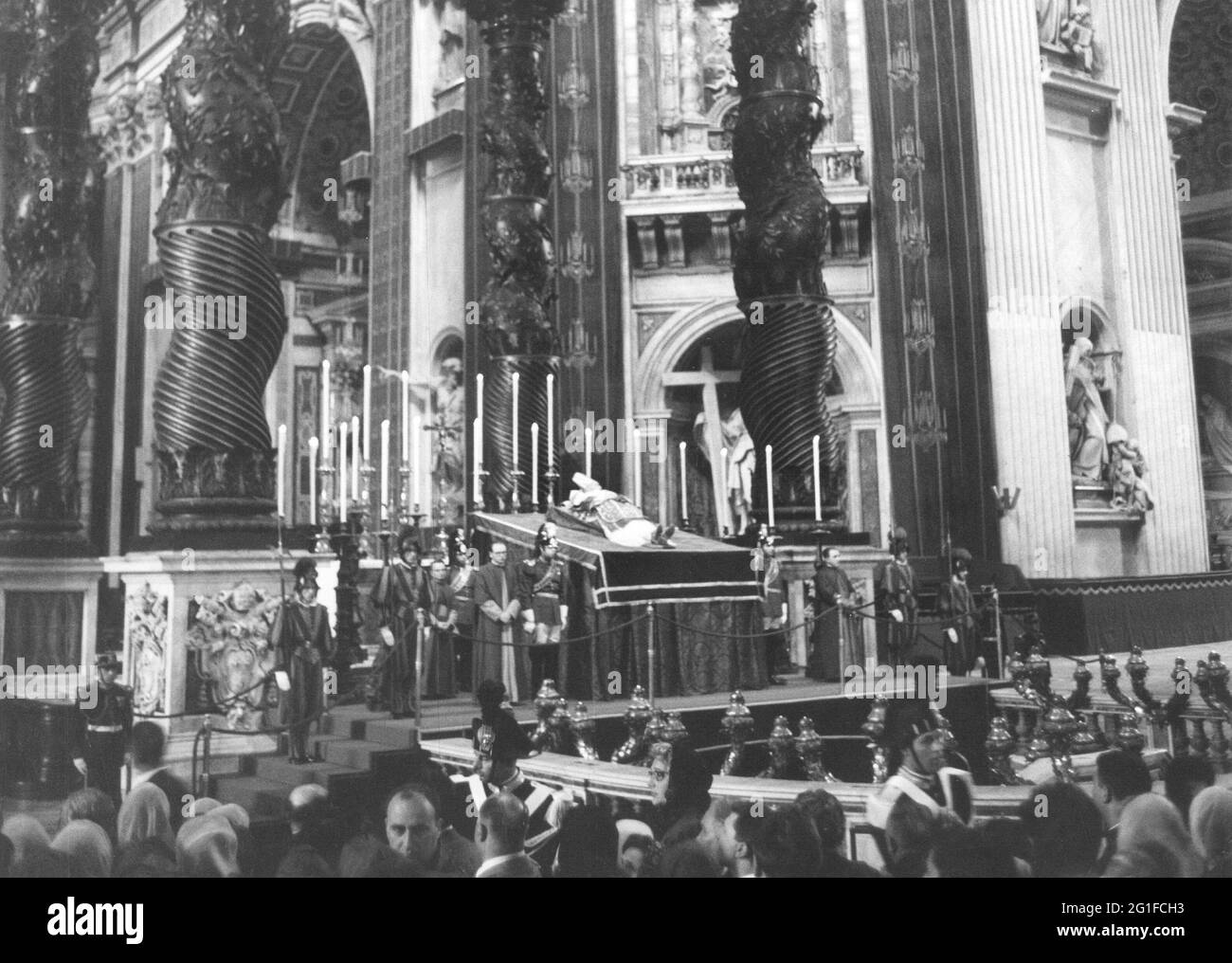 Angelo giuseppe roncalli fotografías e imágenes de alta resolución - Alamy