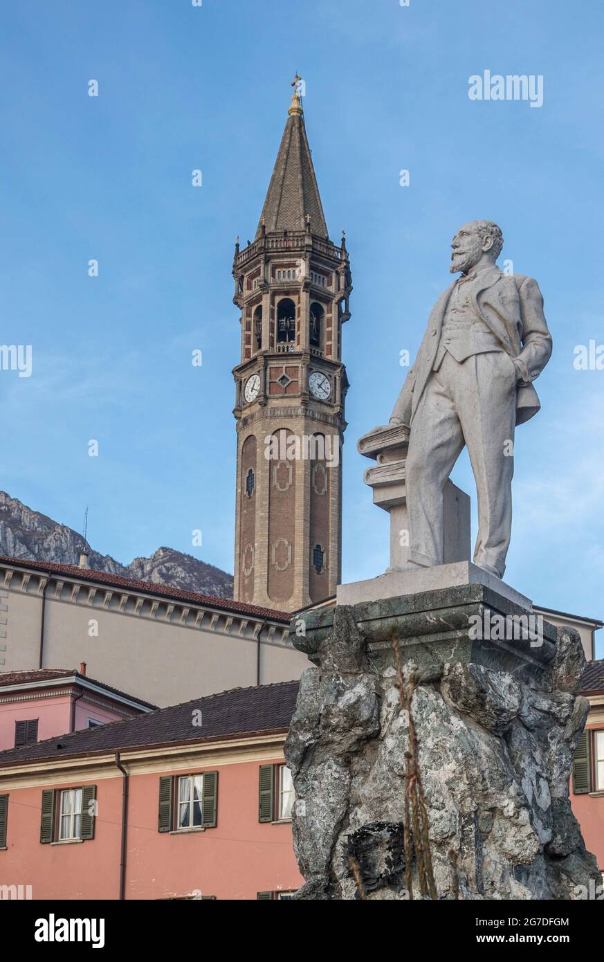 Monumento Alessandro Manzoni Fotografías E Imágenes De Alta Resolución