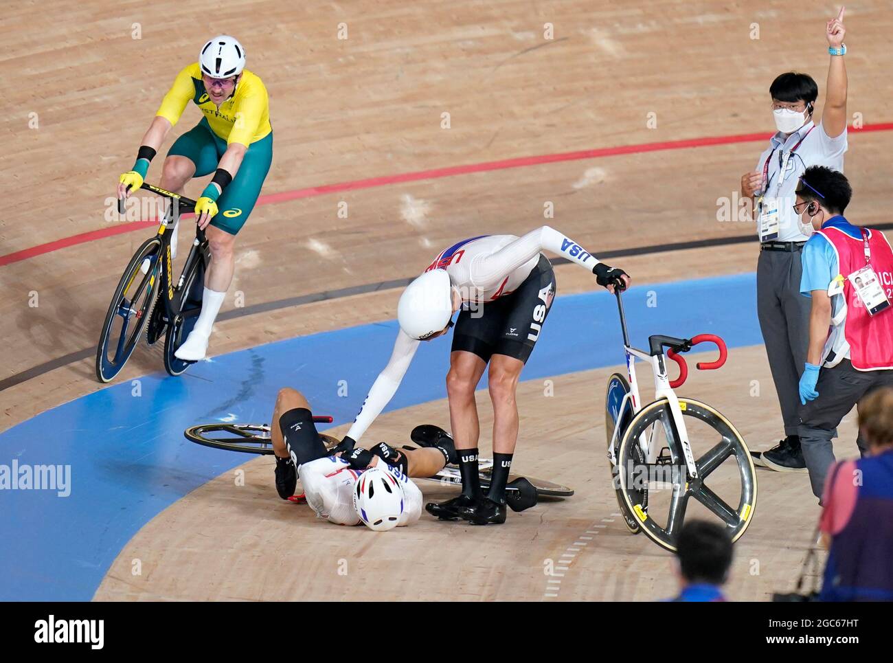 El Equipo De Estados Unidos Después De Un Accidente Durante La Final
