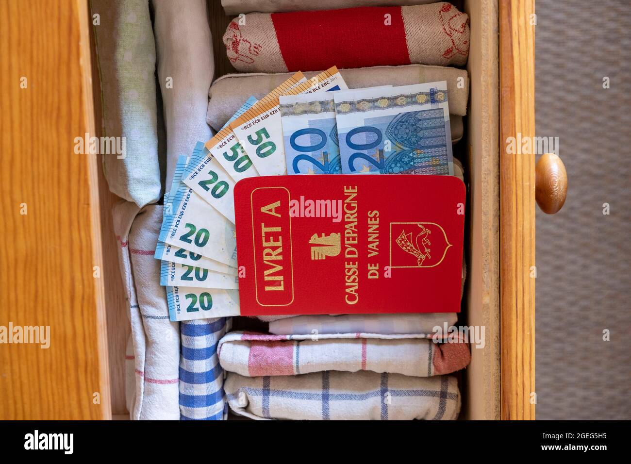 cuenta-de-ahorro-livret-a-del-banco-caisse-d-epargne-y-billetes-de