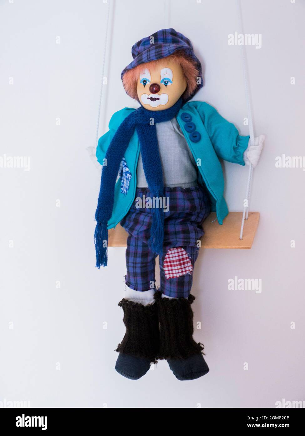Marioneta de payaso en cuerdas fotografías e imágenes de alta ...