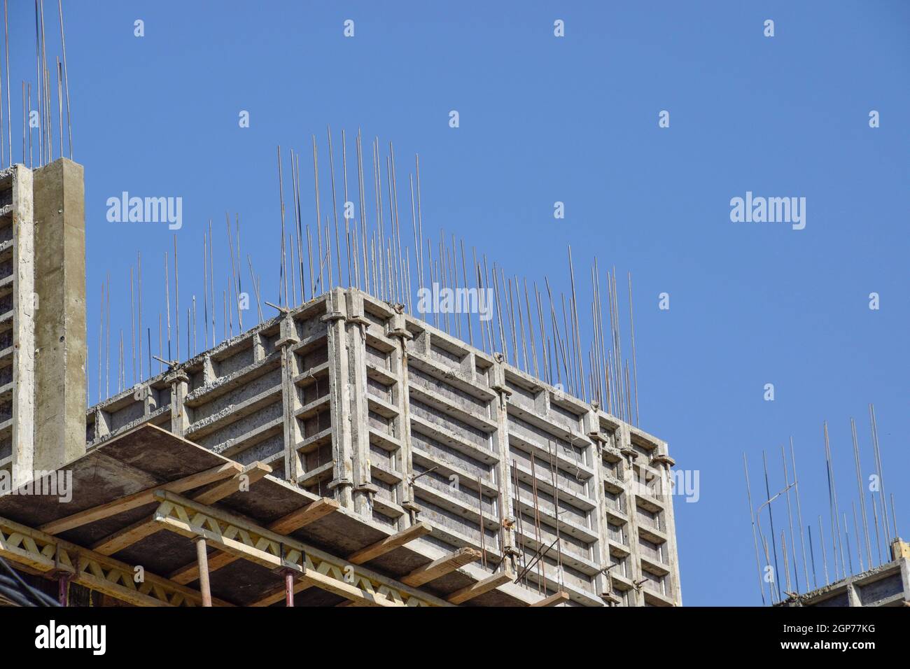 Construcción de un edificio de varias plantas. Instalación de las ...