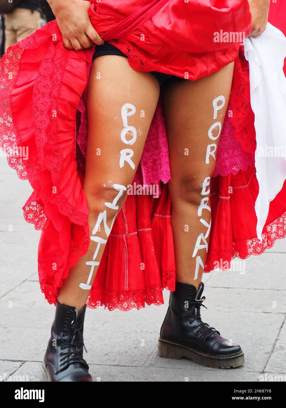 Para Inti Para Bryan Se Puede Leer En Las Piernas De Una Niña Cuando