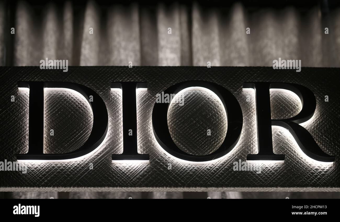 Logo De Christian Dior Fotografías E Imágenes De Alta Resolución Alamy